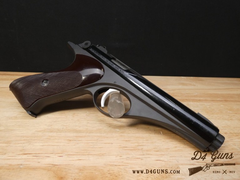 Whitney Wolverine | .22LR | 1 Magazine | | D4 Guns